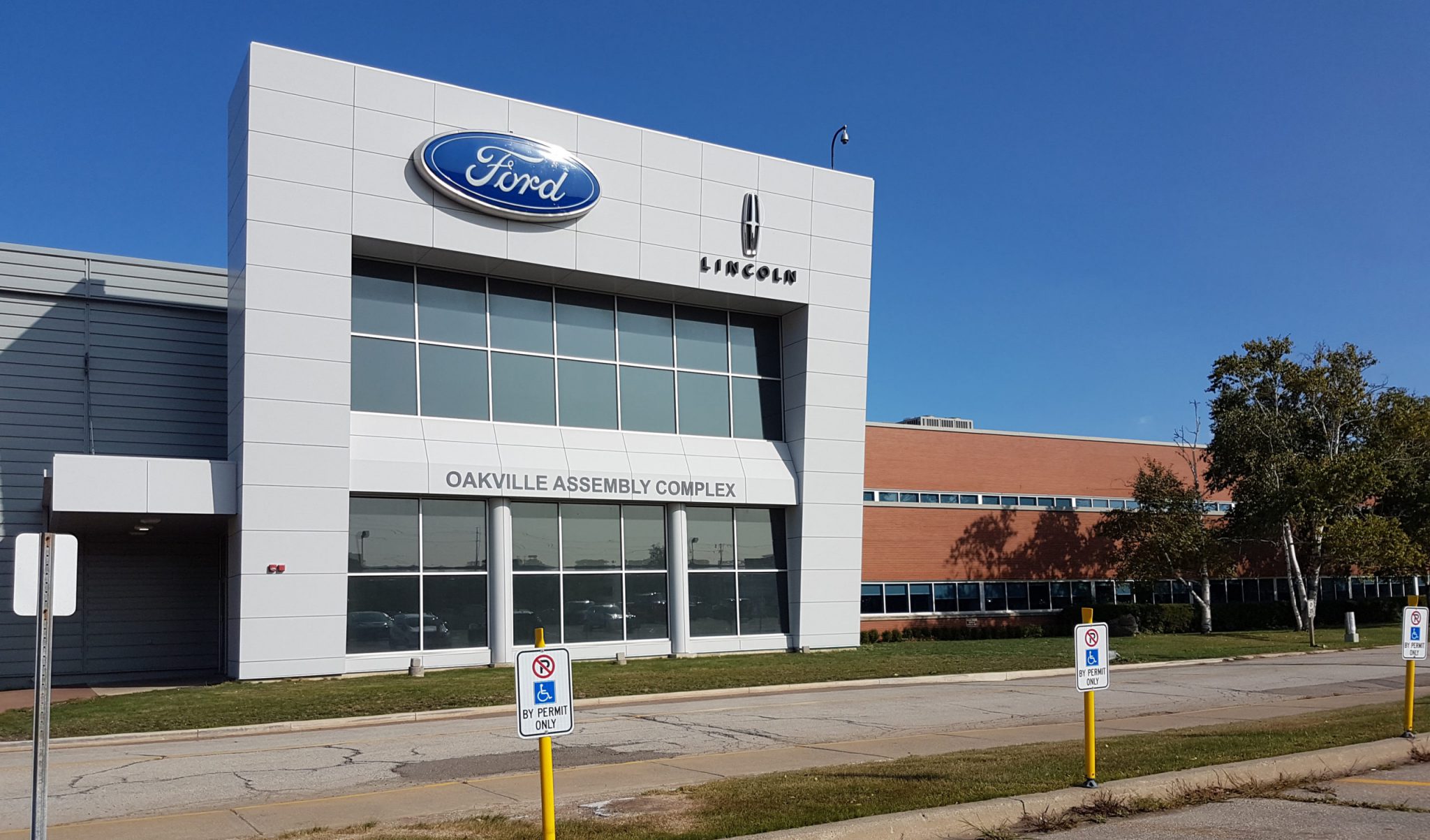 Ontario premier praises Oakville mayor on helping 'save' Ford plant ...