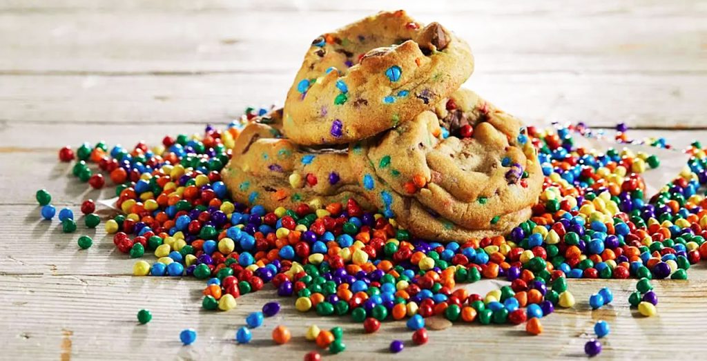 Lineups spotted as cookie franchise finally launches in Burlington ...